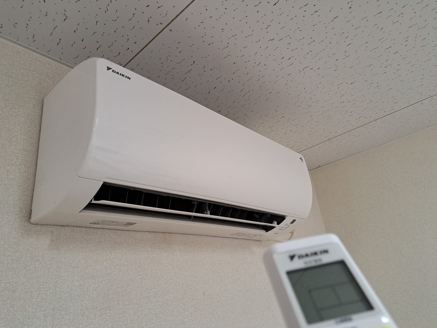 ダイキンエアコンのエラーコード「U0」「U4」エラーの解説と対処法 | お知らせ | ブログ | 株式会社中部空調サービス